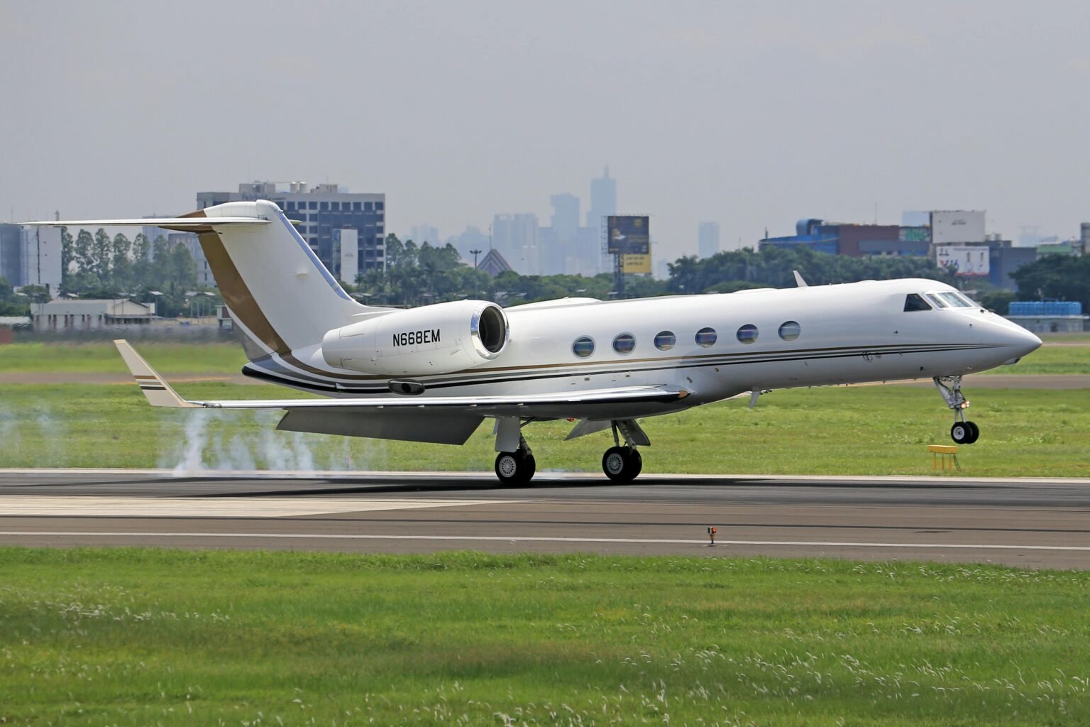 Types of Private Jets: A Guide for Jet Enthusiasts - jetfounder.com